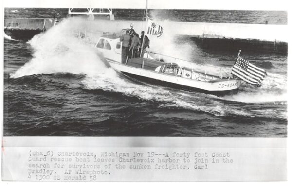10429. (photo) Coast Guard 40-foot utility boat c.1958 – lighthouseantiques